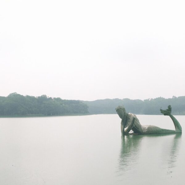 Giant Statue in Water: A Tourist Attraction - TooLacks